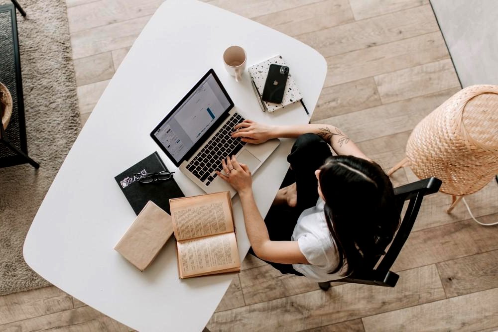 How to Stay Focused and Avoid Distractions in a Digital World - WinAspire